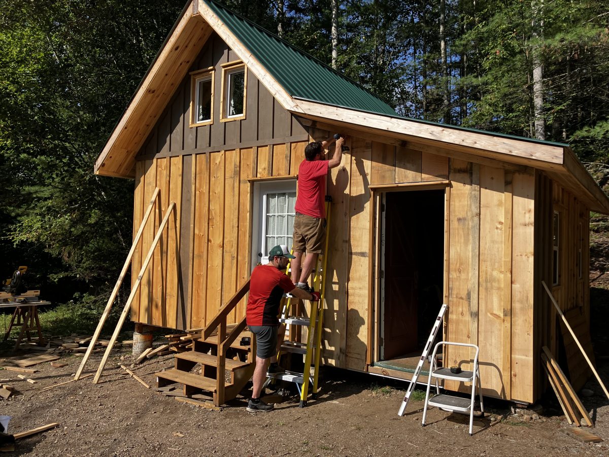 It took a village of helpers to build this family's bunkie on Lac ...